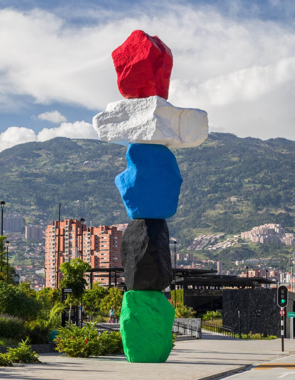 medellin mountain | UGO RONDINONE